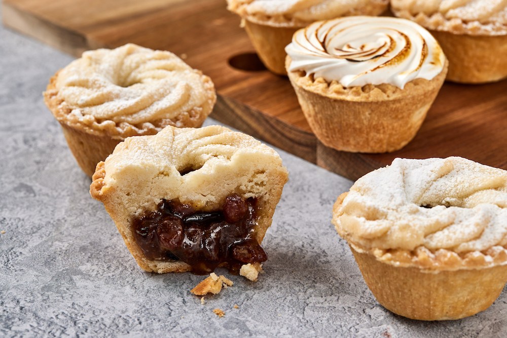 Mincemeat Viennese Tart Cut .jpg — Zeelandia